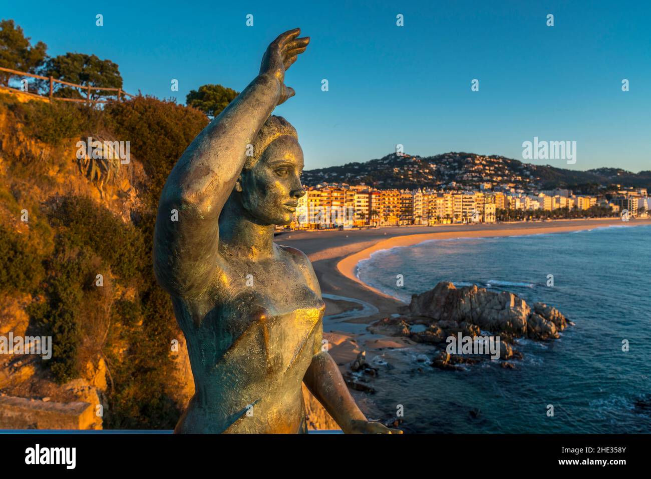 DONA MARINERA SCULPTURE (©ERNEST MARAGALL 1969) PUNTA D’EN ROSARIS ...