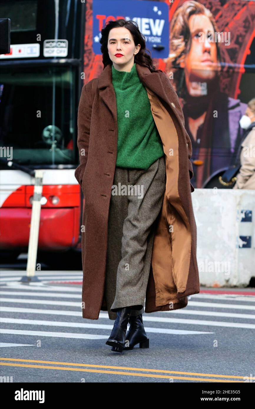 New York - NY - 20211213 Zoey Deutch Ray Nicholson Shay Mitchell and ...
