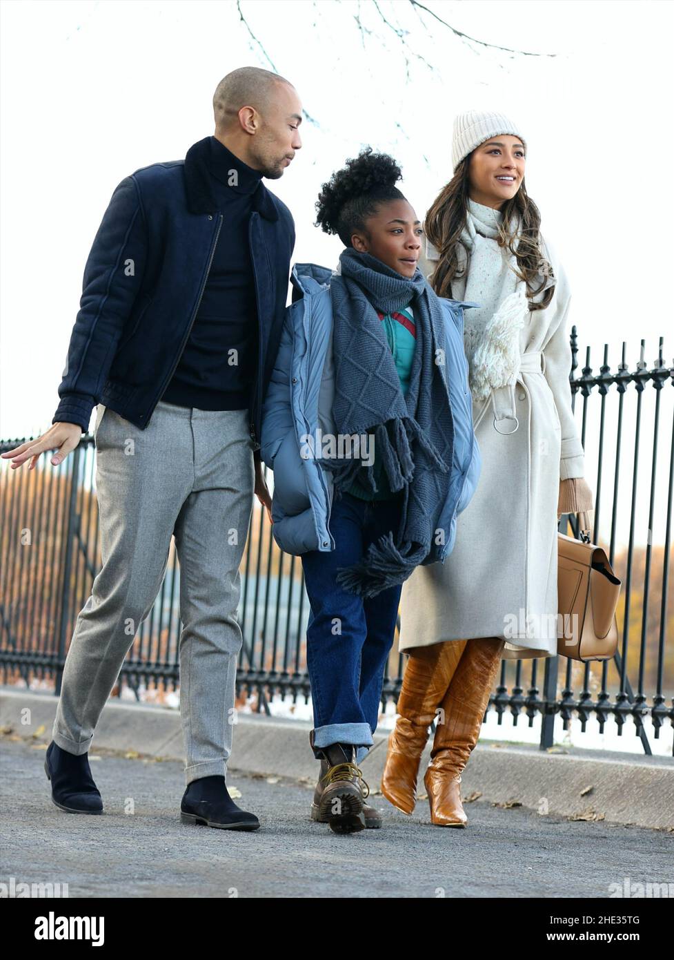 New York - NY - 20211213 Zoey Deutch Ray Nicholson Shay Mitchell and ...