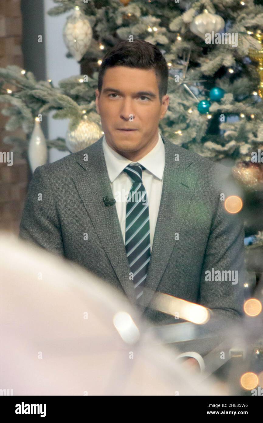 New York - NY - 20211220 Ginger Zee and Will Reeve on set of Good ...