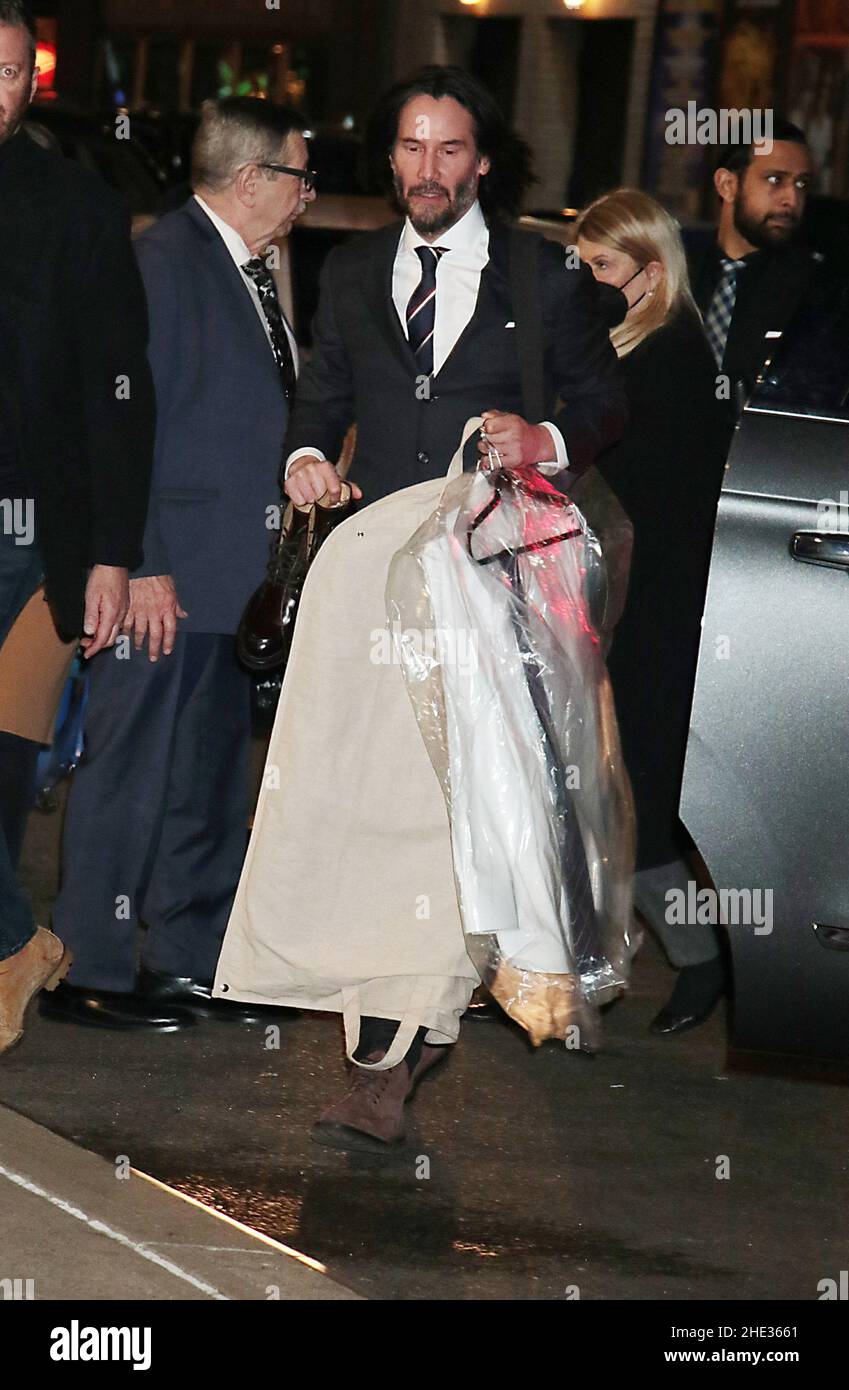 The late late show keanu reeves hi-res stock photography and images - Alamy