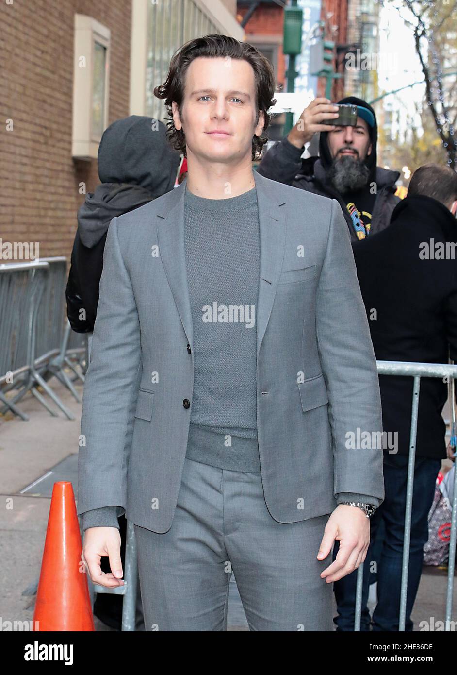 New York - NY - 20211213-Jonathan Groff Stops by Live With Kelly And ...