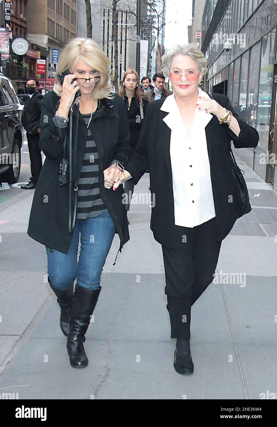 New York - NY - 20211207-Meryl StreepKristin Davis and Sharon Gless ...