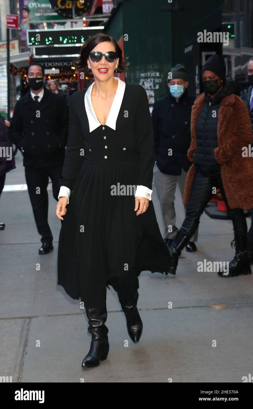 New York - NY - 20211214 Maggie Gyllenhaal and Carrie Anne Moss arrive ...