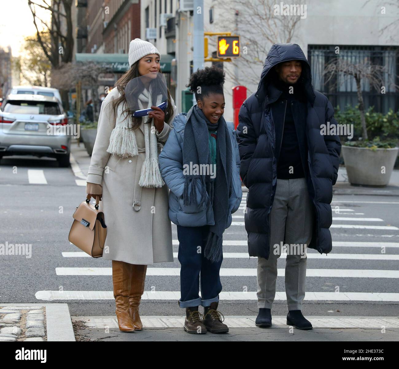 New York - NY - 20211213 Zoey Deutch Ray Nicholson Shay Mitchell and ...