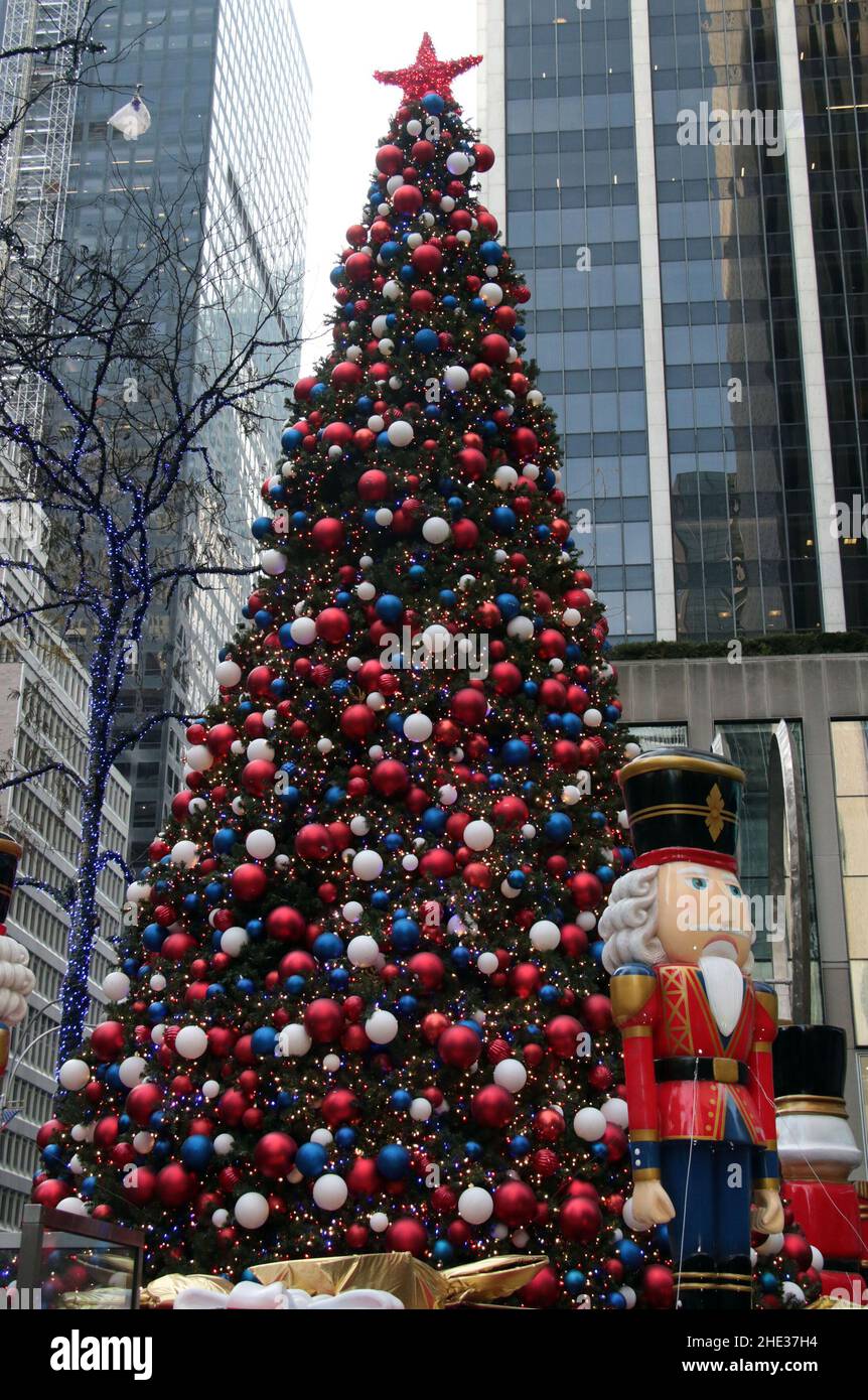 New York - NY - 20211217-FOX News Christmas Tree Completely Restored ...