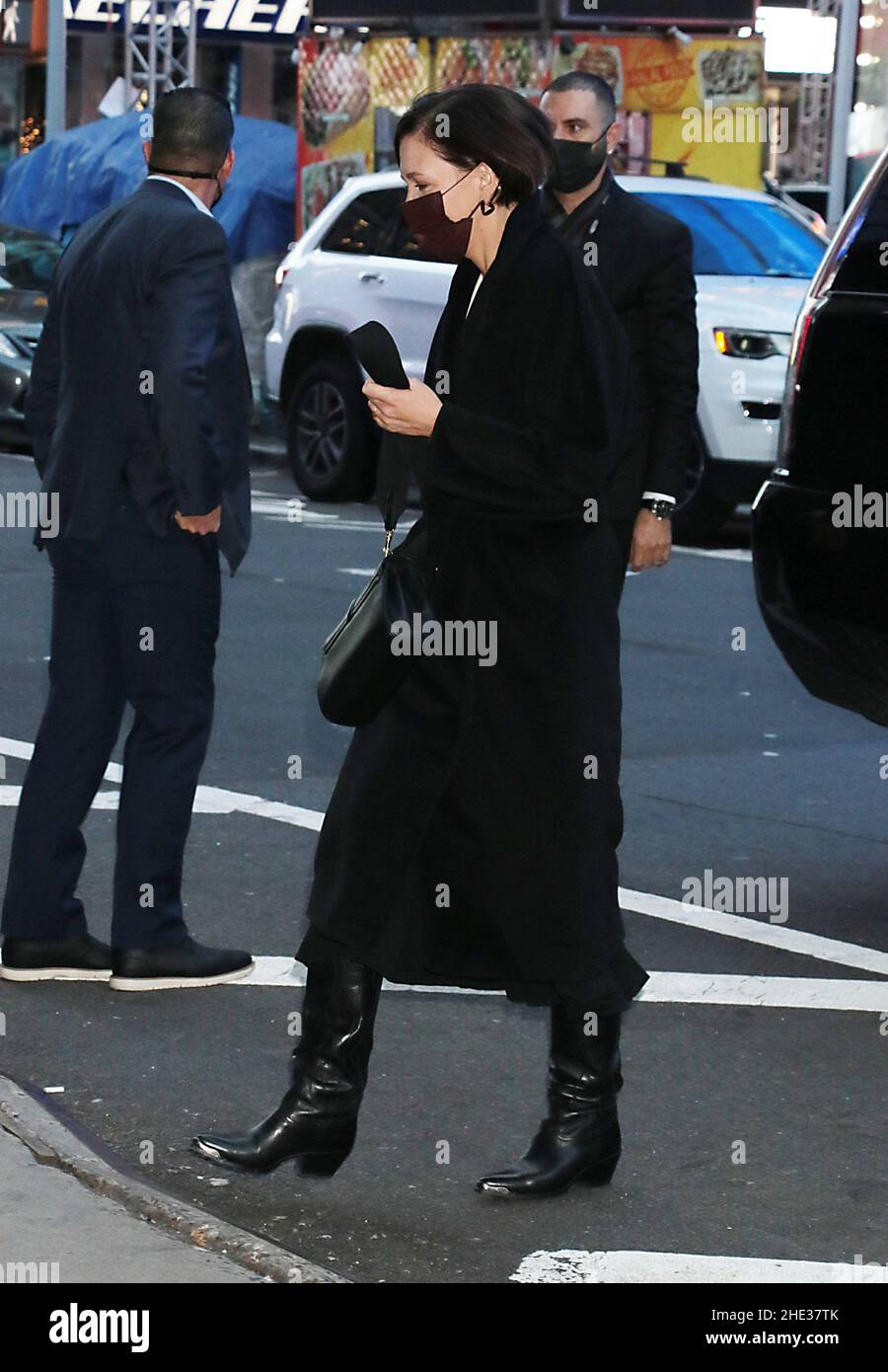 New York - NY - 20211214 Maggie Gyllenhaal and Carrie Anne Moss arrive ...