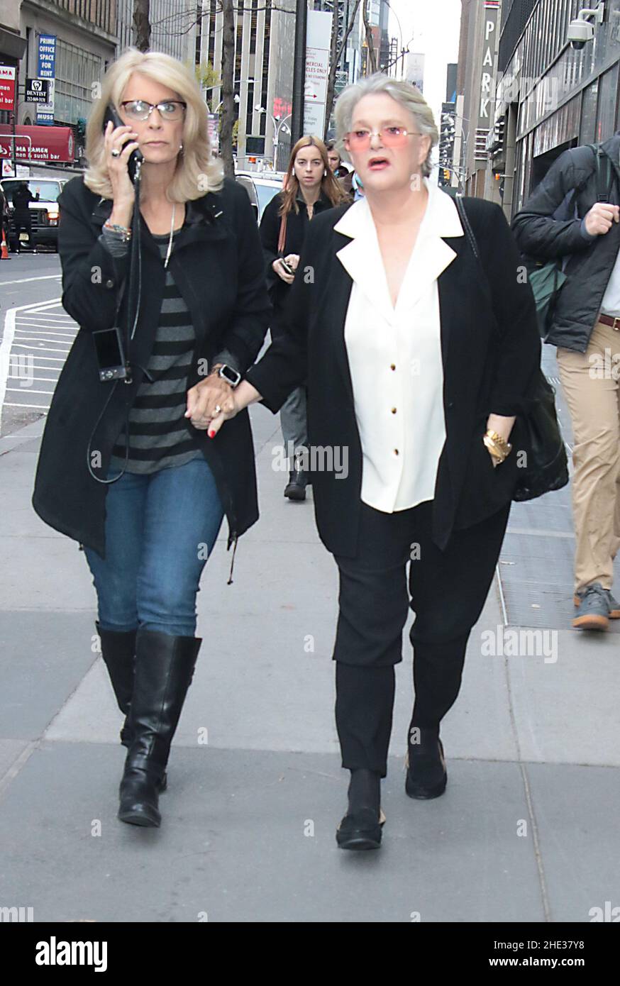 New York - NY - 20211207-Meryl StreepKristin Davis and Sharon Gless ...
