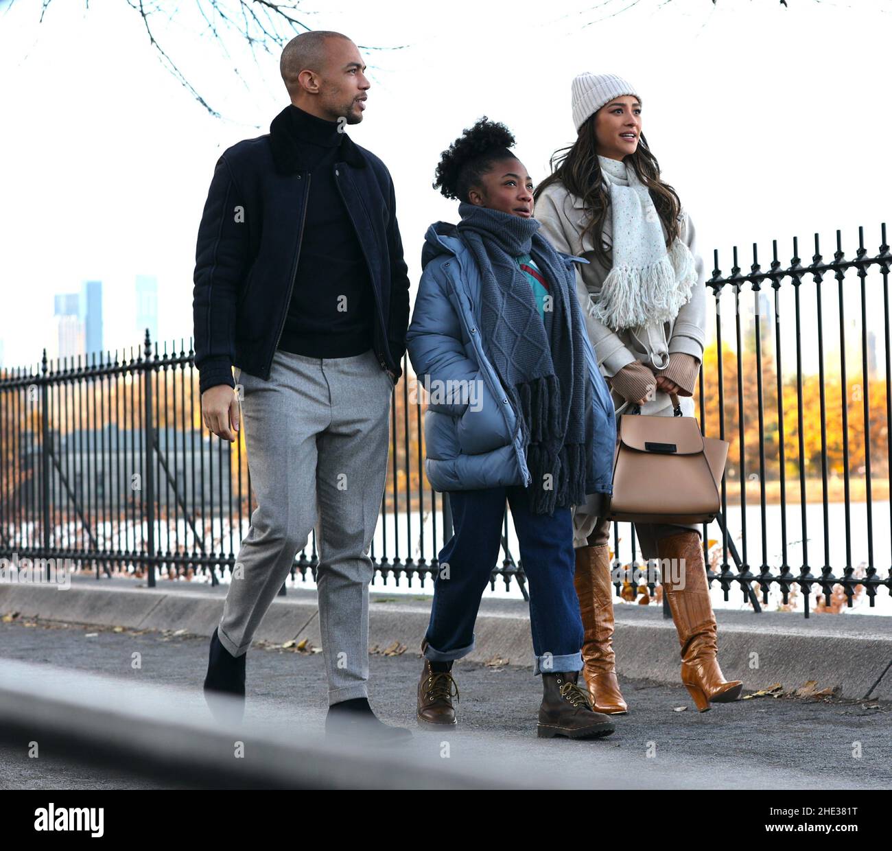 New York - NY - 20211213 Zoey Deutch Ray Nicholson Shay Mitchell and ...