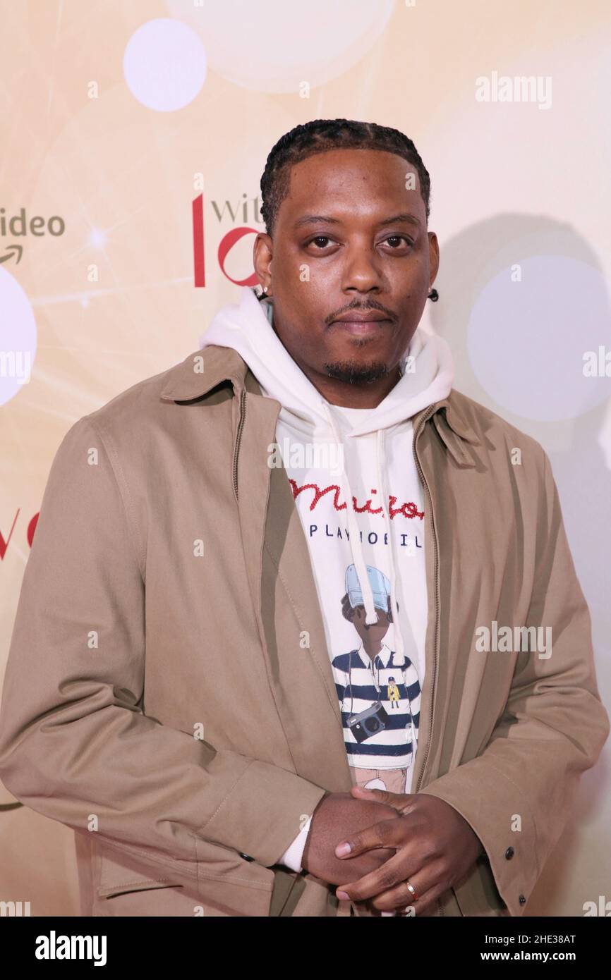 Los Angeles - CA - 20211209 The cast and other celebrities arrive for ...