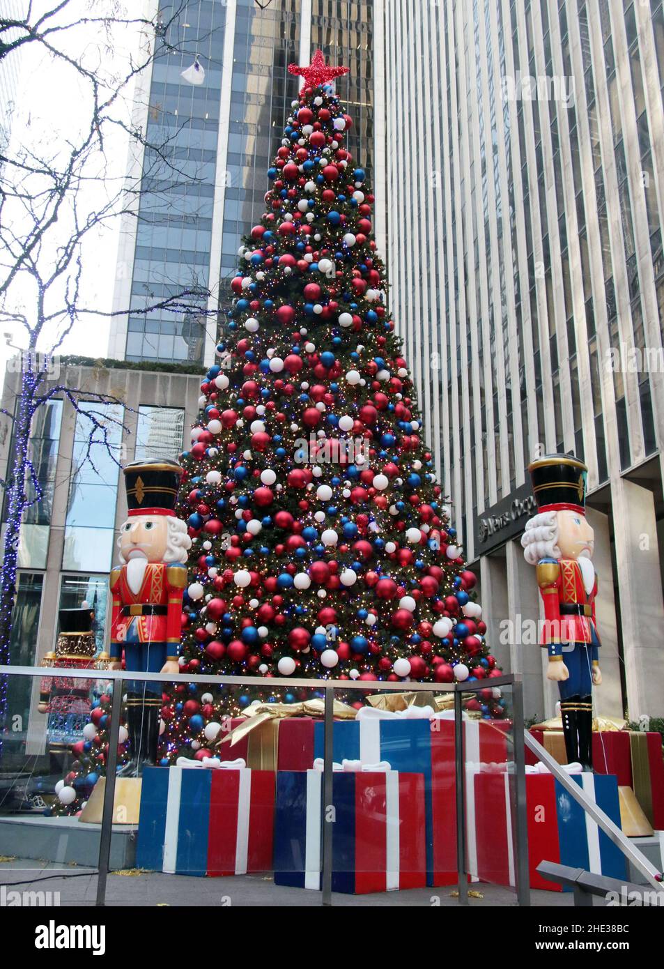 New York - NY - 20211217-FOX News Christmas Tree Completely Restored ...