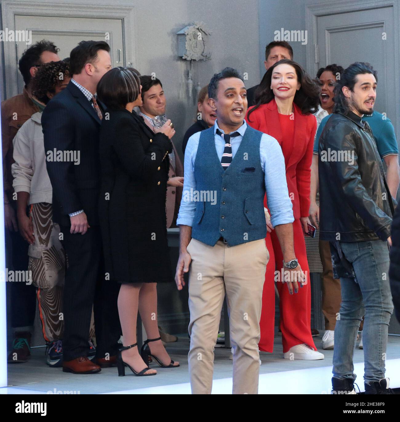 New York - NY - 20211214 Katrina Lenk and the rest of the cast of ...