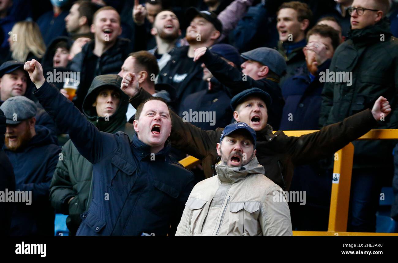 Millwall fans the den 2022 hi-res stock photography and images - Alamy