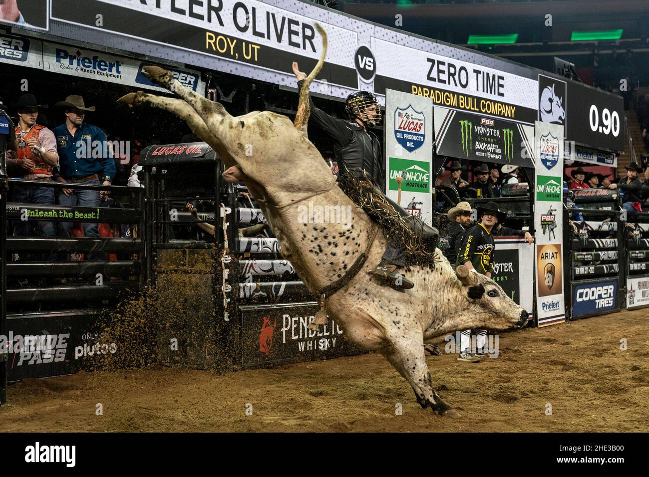 New York, USA. 07th Jan, 2022. Kyler Oliver of Roy, Utah rides a bull ...