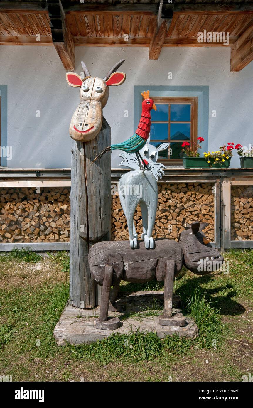 Sculpture of animals hi-res stock photography and images - Alamy