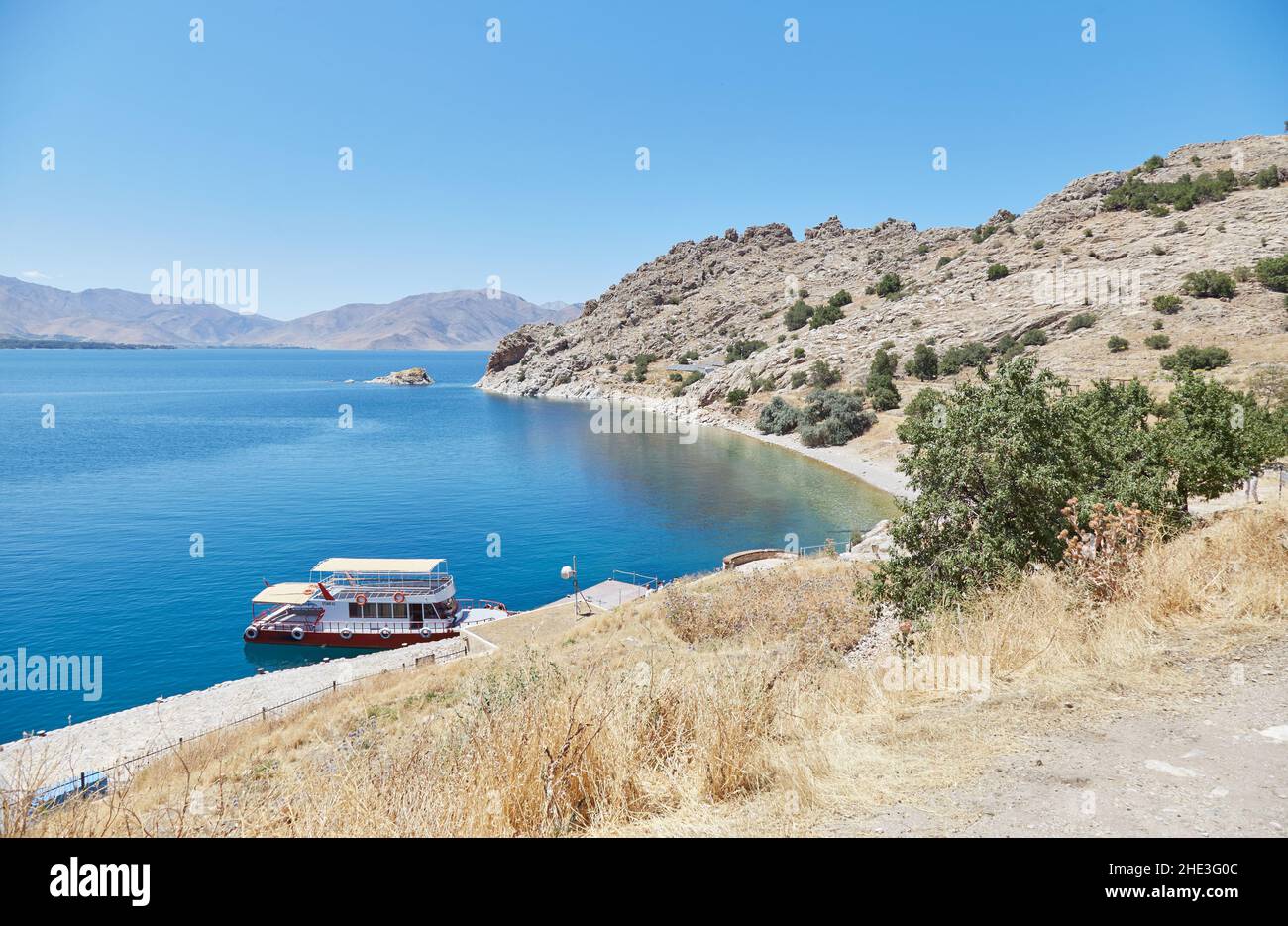 A view of the stunning Lake Van, the largest lake in Turkey Stock Photo ...