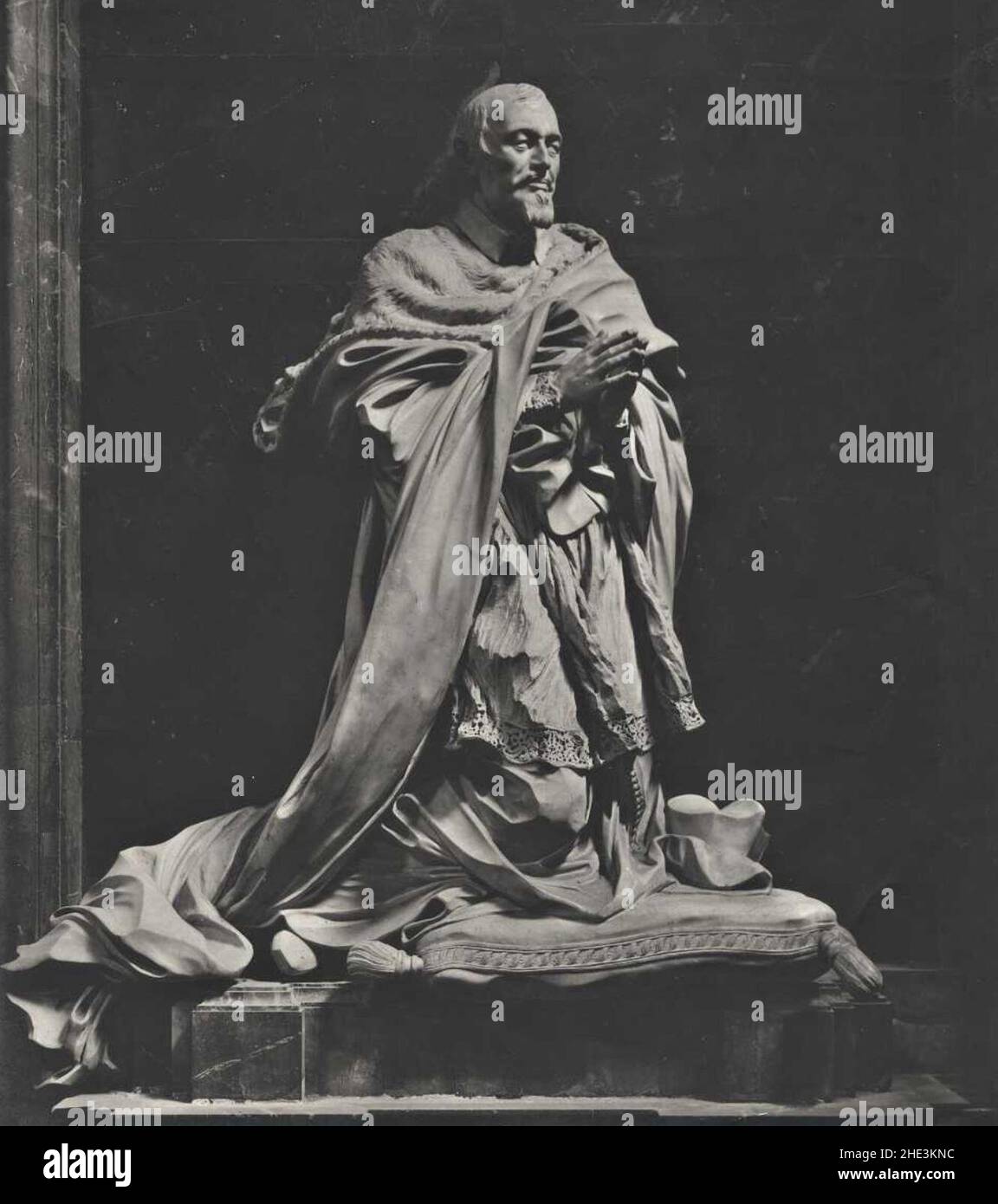 Roma Sant'Andrea della Valle Statua del Cardinale Marzio Ginetti Stock ...