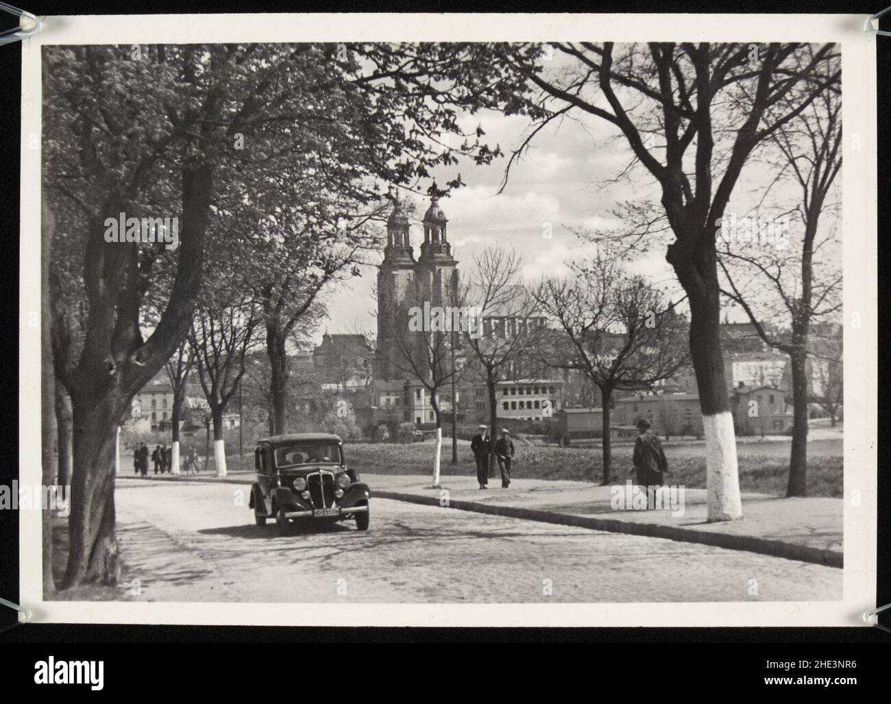 Roman Puchalski Gniezno. Widok ogólny z katedrą Polona Stock Photo - Alamy