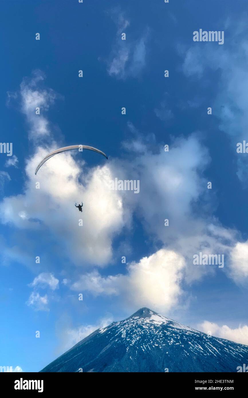 Teardrop aerofoil shape hi-res stock photography and images - Alamy