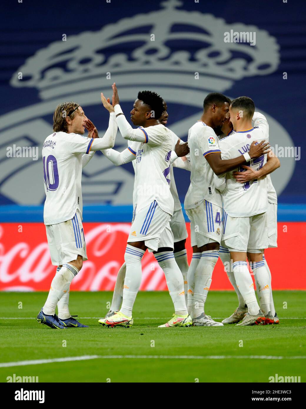 Karim Benzema of Real Madrid celebrates with his teammates after ...