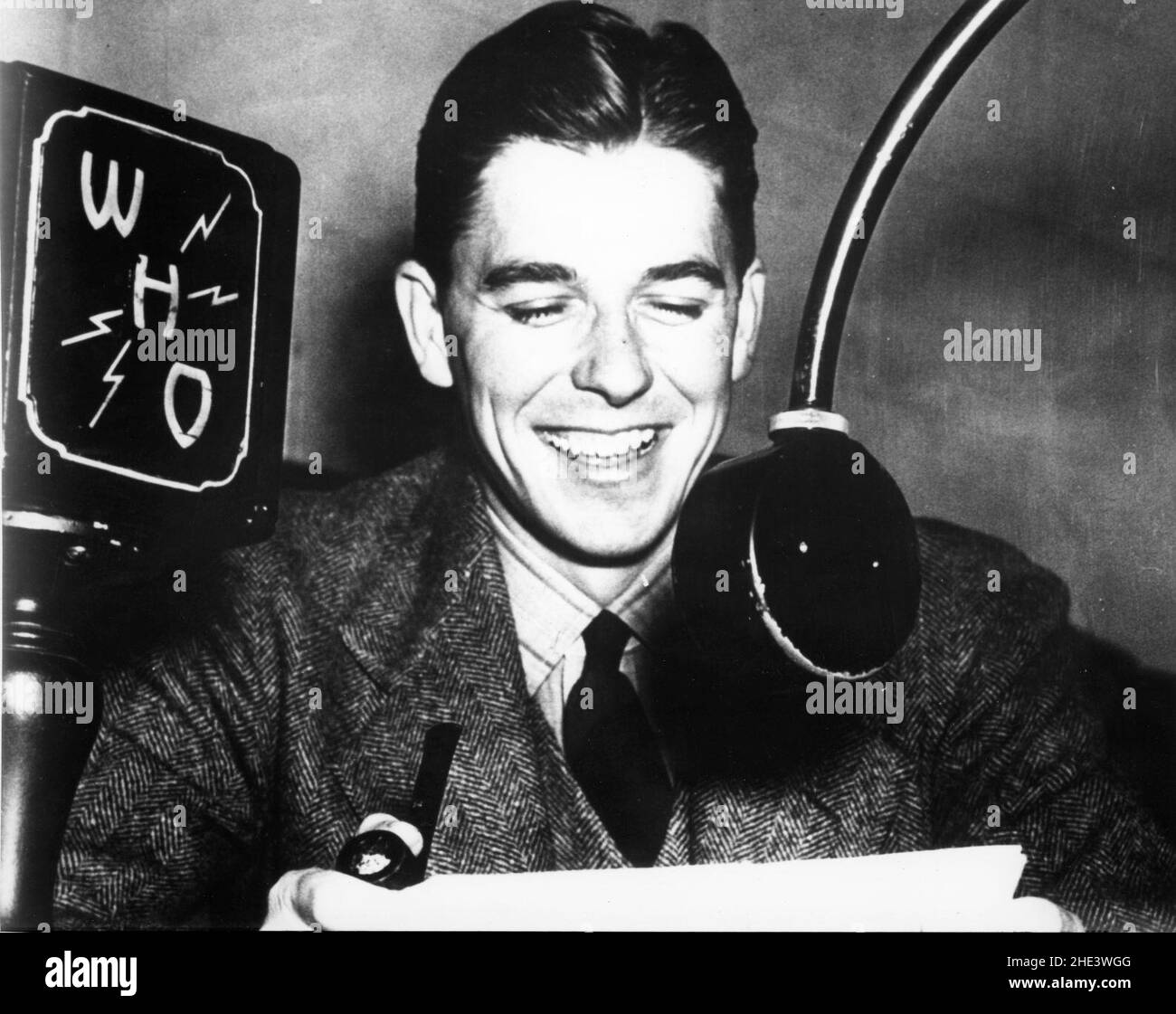 Radio announcer hi-res stock photography and images - Alamy