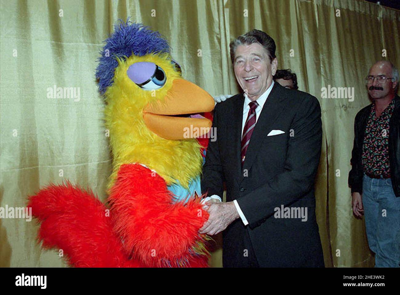 Ronald Reagan with the San Diego ''chicken'' Stock Photo - Alamy