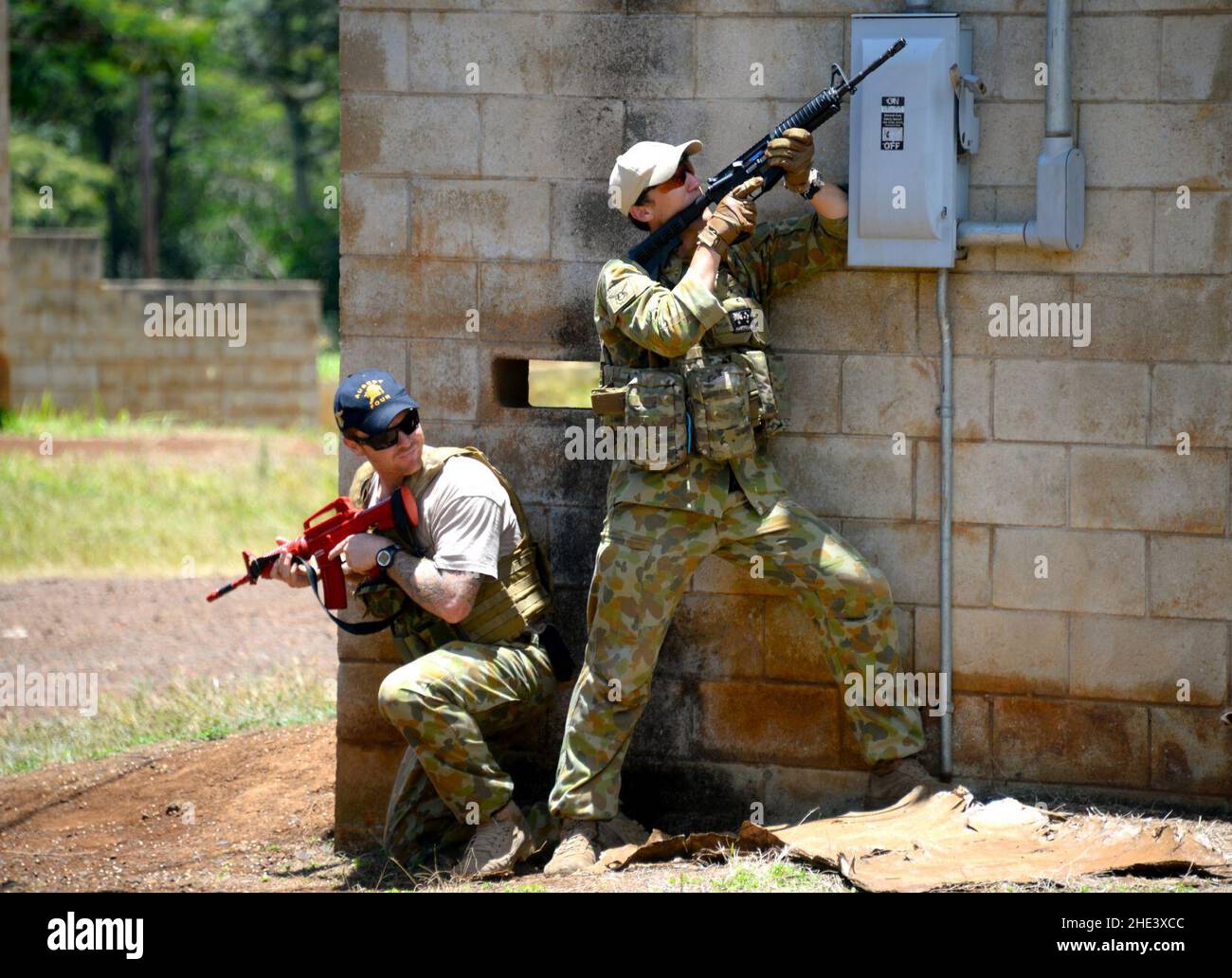 Room clearing exercises, RIMPAC 2014 14070 Stock Photo - Alamy