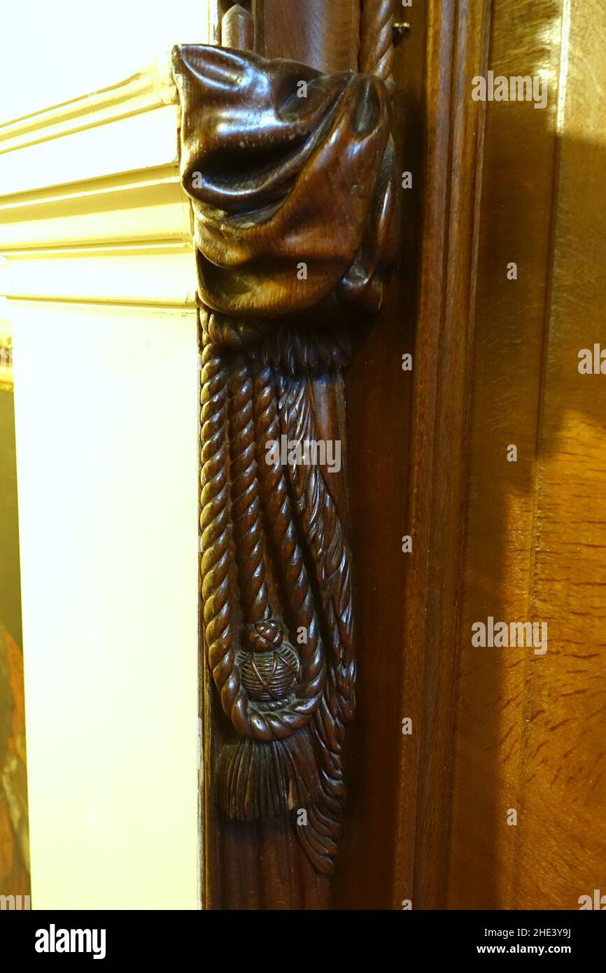 Rope detail, carved wood Stock Photo - Alamy