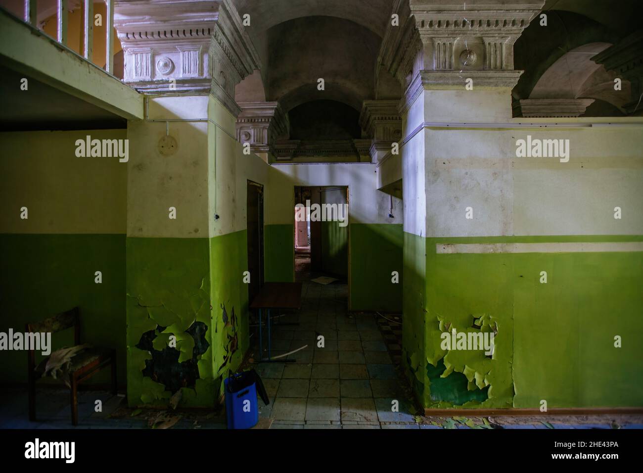 Corridor in abandoned house hi-res stock photography and images - Alamy