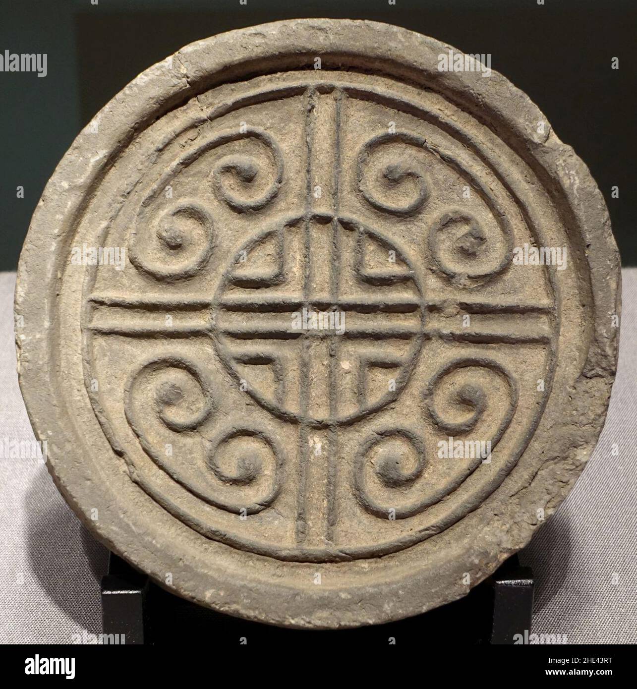Round eave tile with cloud design, attributed to Weiyang Palace, Xi'an ...
