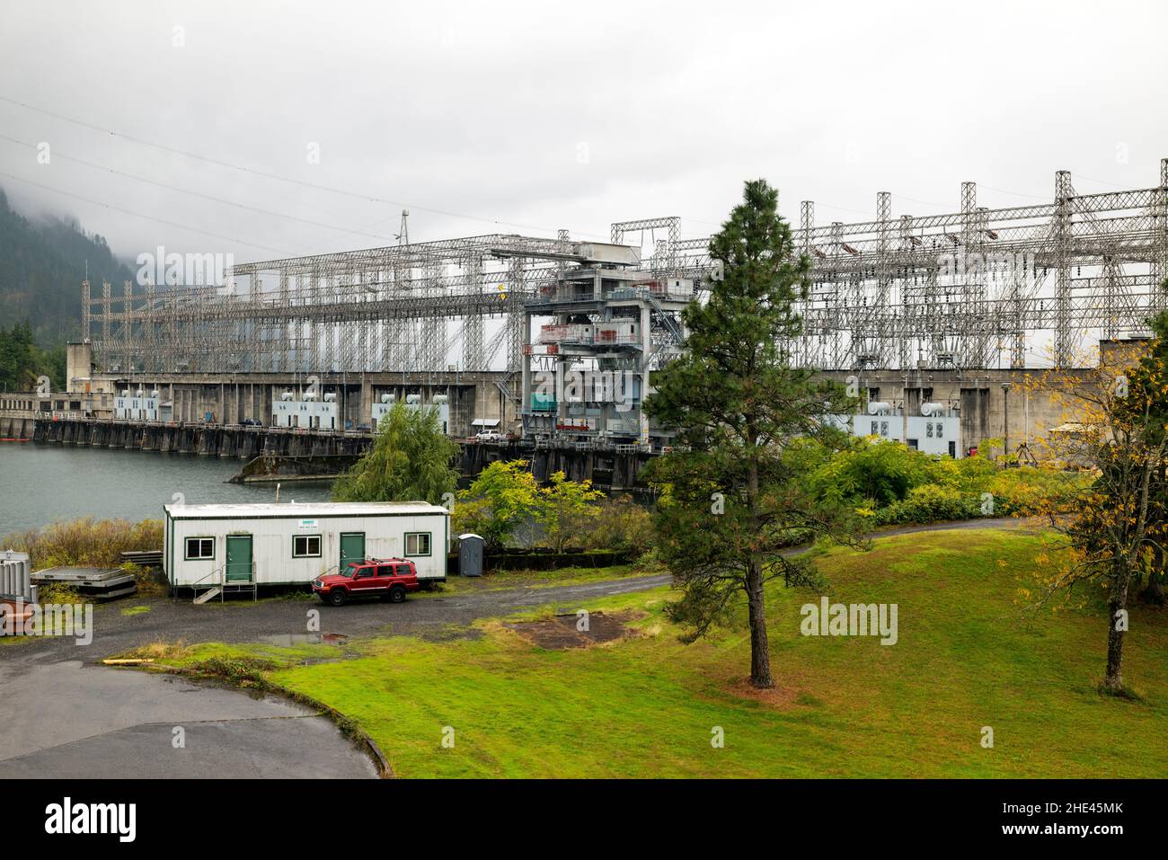 Bonneville Lock & Dam; Columbia River on the Washington & Oregon state ...
