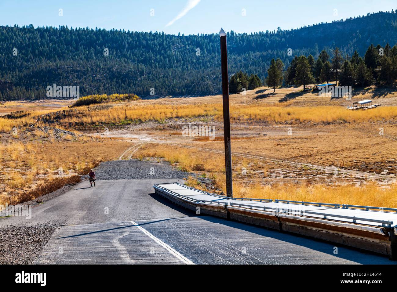 Fisherman walking up from extremely low & drought stricken Ochoco ...