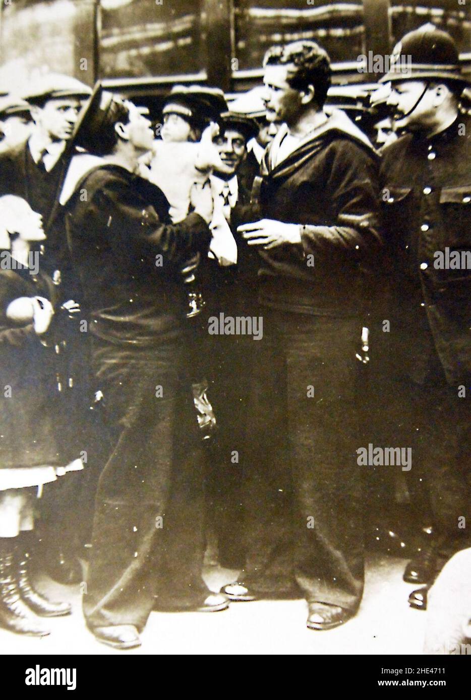 Royal Navy sailor bidding his child goodbye, WWI (30028182240 Stock ...