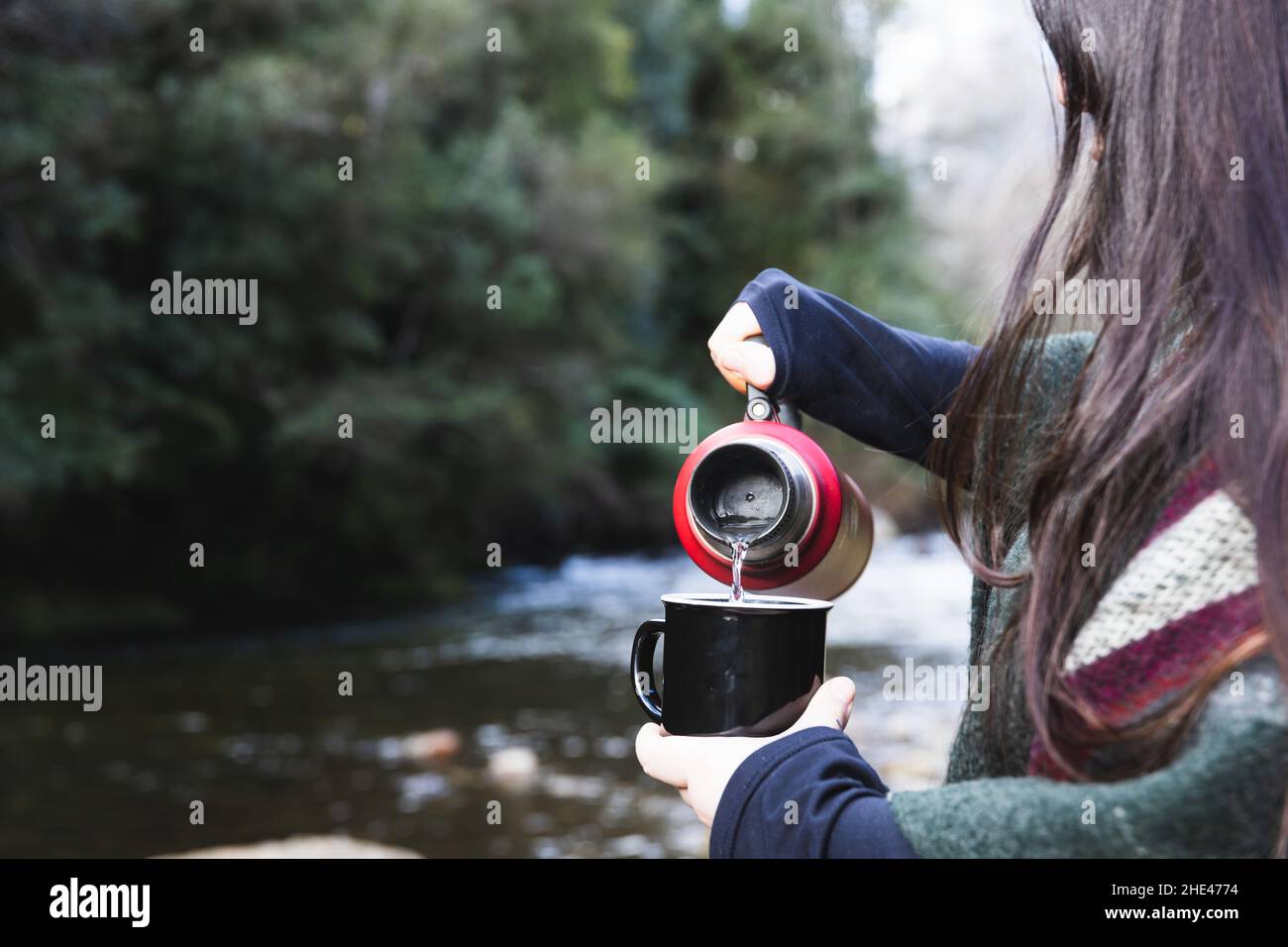 Pouring water in to mug hi-res stock photography and images - Alamy