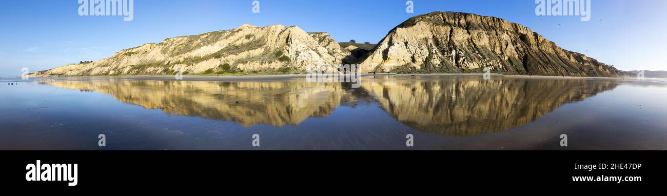 Eroded Sandstone Rock Bluffs Reflected Shallow Tide Pools. Torrey Pines ...