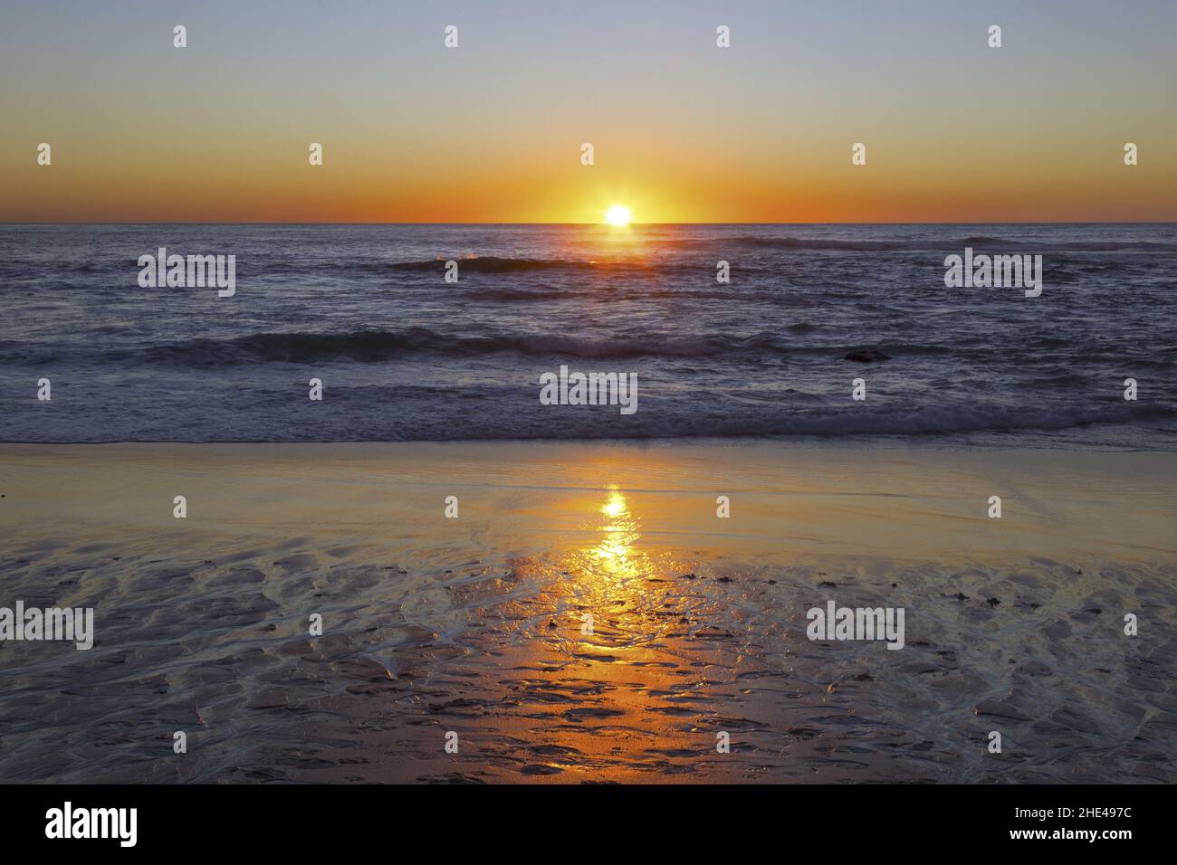 Scenic Sunset Sky over Pacific Ocean Horizon from Windansea Beach, San ...