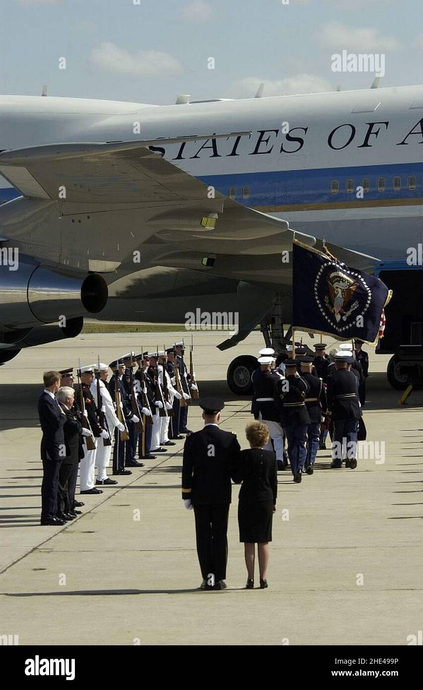 RRFUNERAL-casket carried to air force one Stock Photo - Alamy