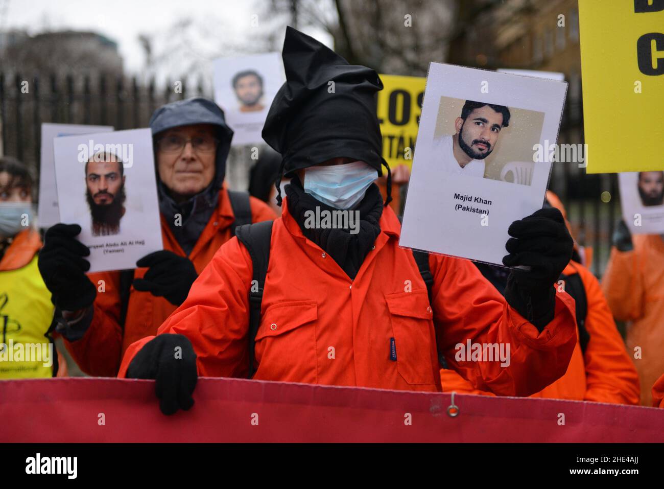 Men wearing hoods hi-res stock photography and images - Alamy