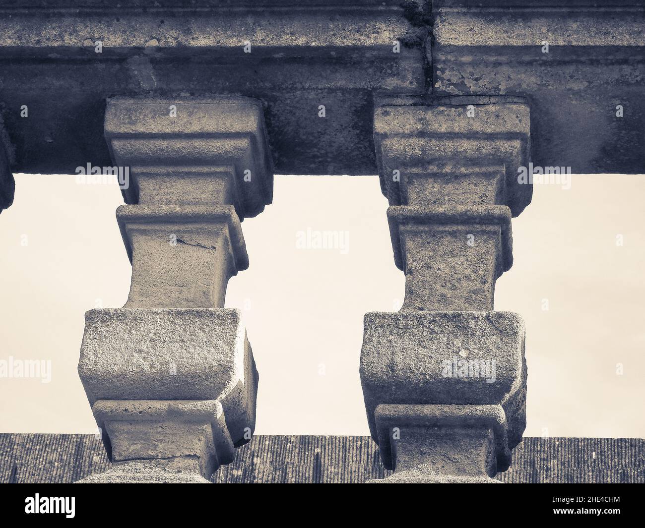 Two stone columns hi-res stock photography and images - Alamy
