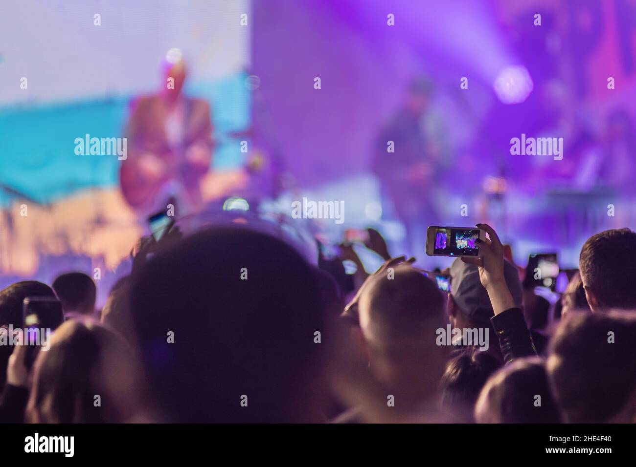 Use advanced mobile recording, fun concerts and beautiful lighting ...