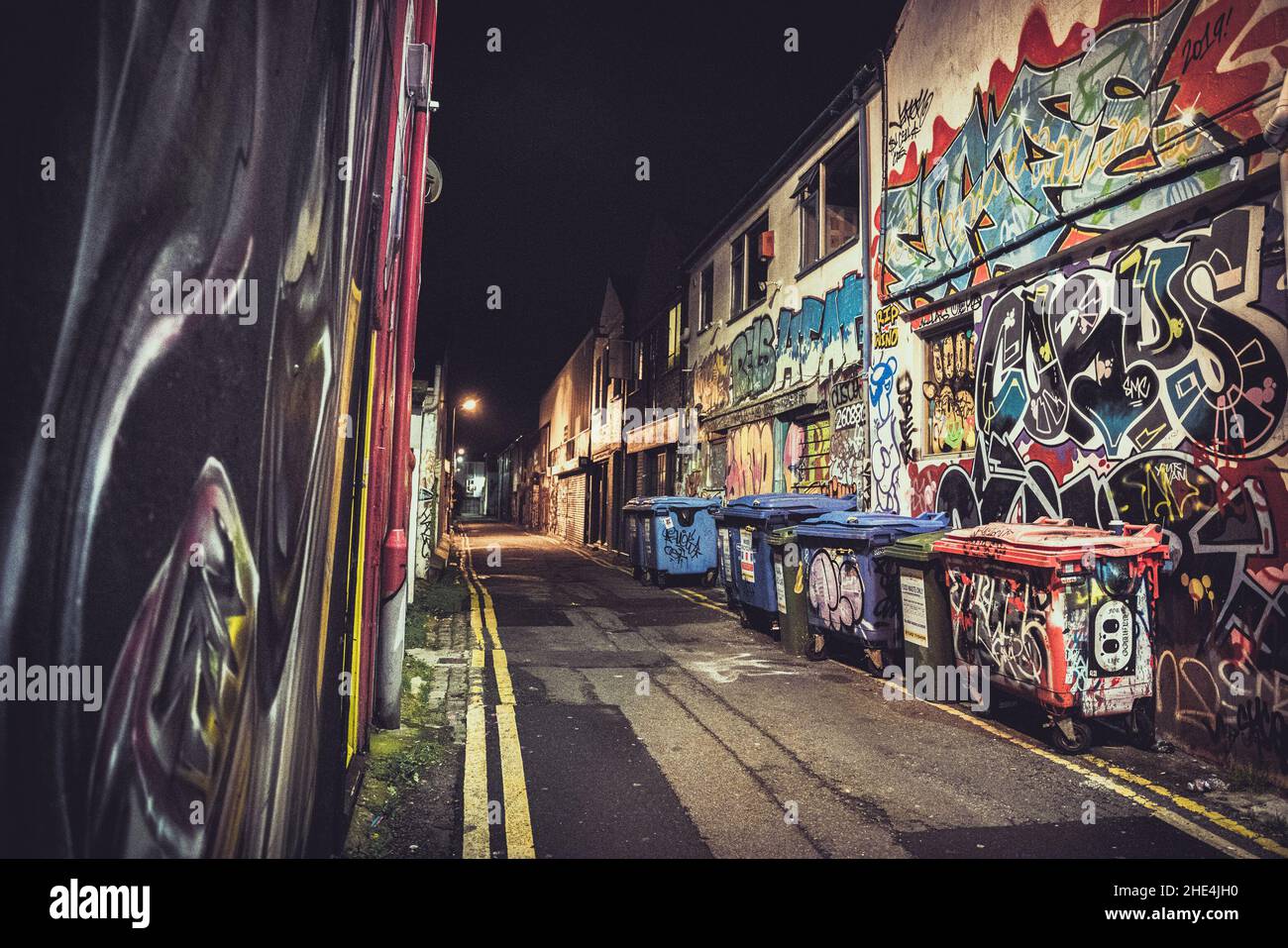 Night street graffiti uk hi-res stock photography and images - Alamy