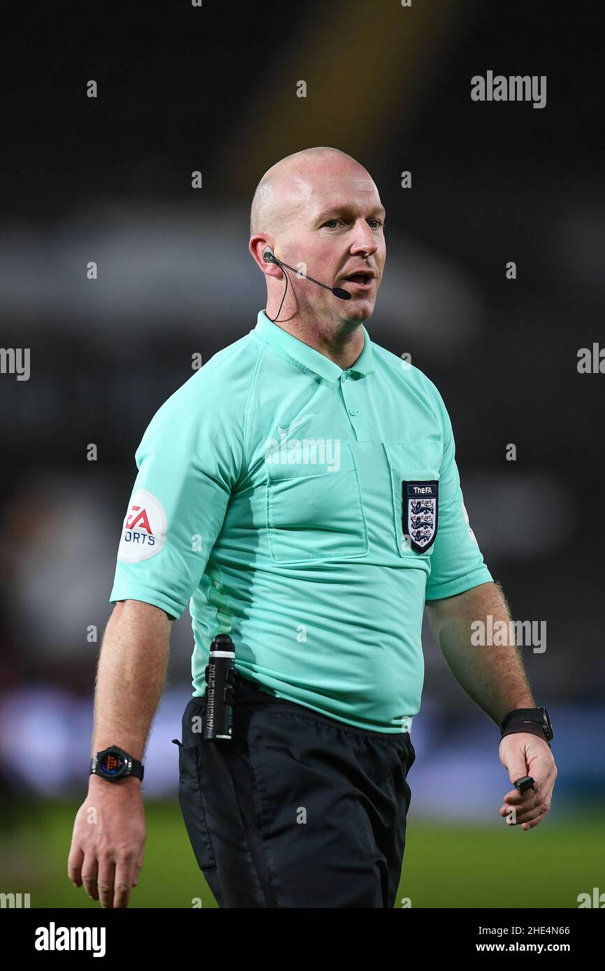 referee Simon Hooper during the game Stock Photo - Alamy