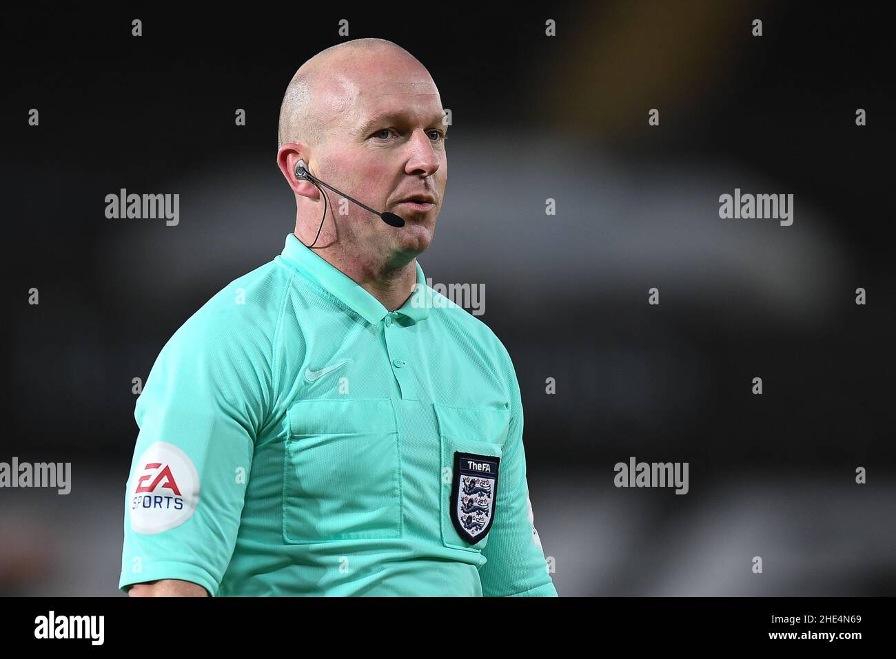referee Simon Hooper during the game Stock Photo - Alamy