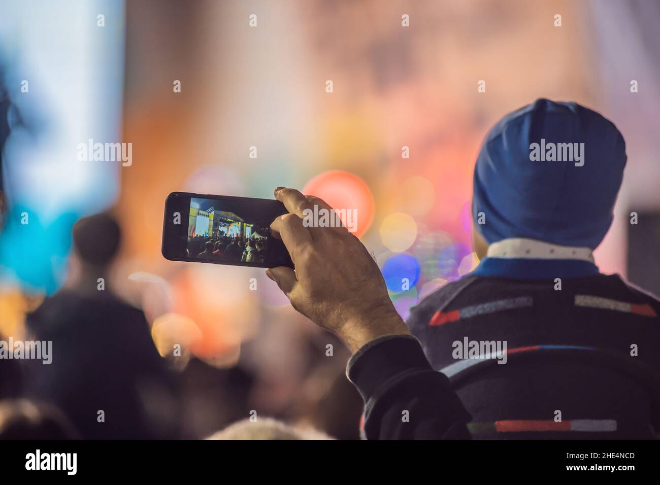 Use advanced mobile recording, fun concerts and beautiful lighting ...