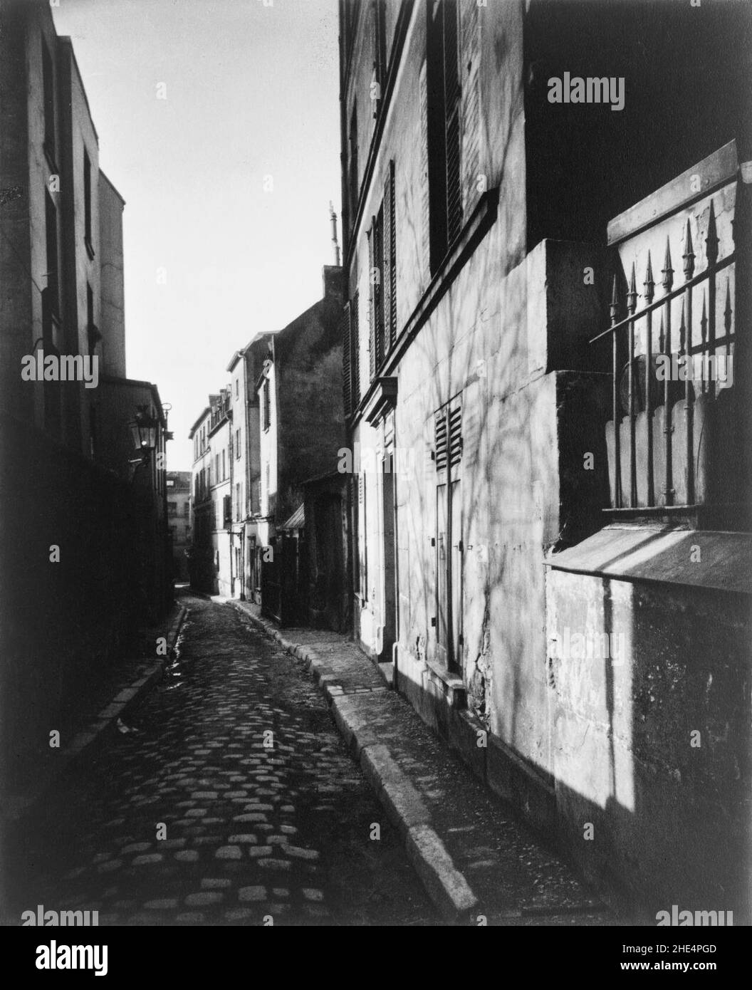 Rue St. Rustique, Paris 3c05725u Stock Photo - Alamy
