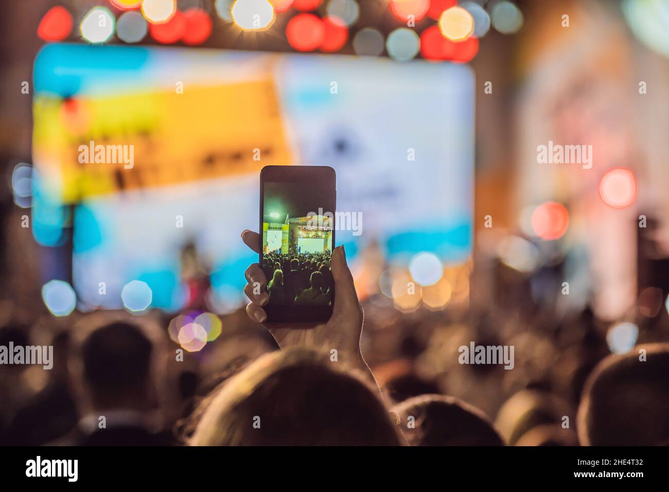 Use advanced mobile recording, fun concerts and beautiful lighting ...