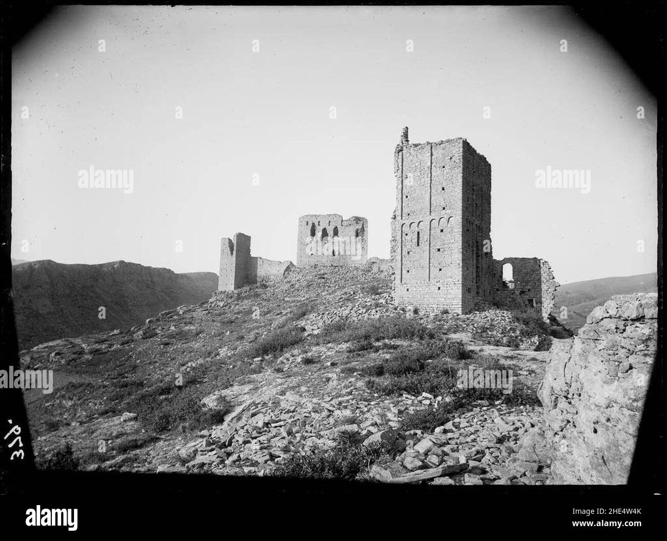Ruïnes del Castell de Llordà Stock Photo - Alamy