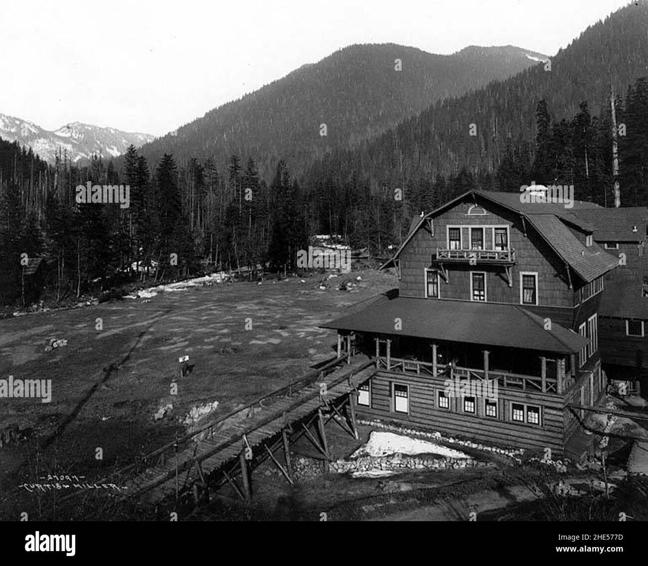 Rustic hotel Black and White Stock Photos & Images - Alamy