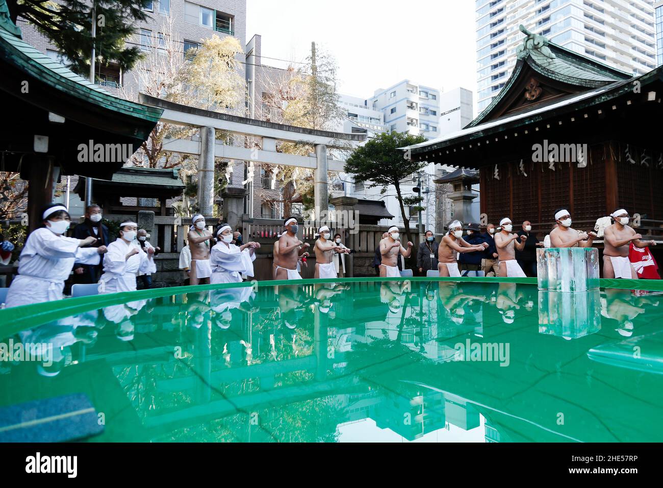 Tokyo, Japan. 9th Jan, 2022. Participants wearing face masks prepare to ...