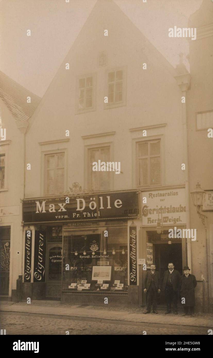 Sagan, Schlesien - Gebäudeansicht, Restauration Zur Gerichtslaube Stock ...